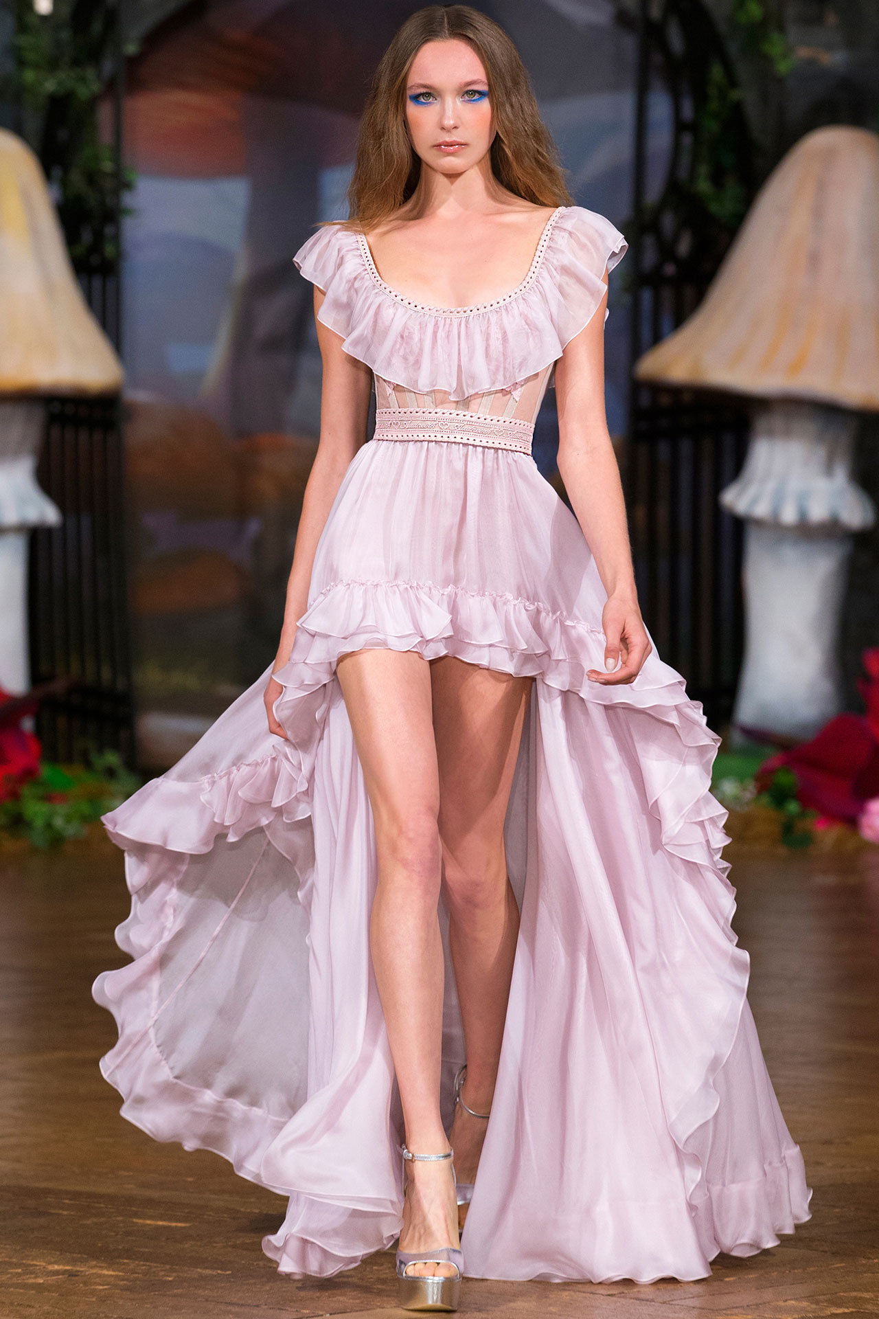 RUNWAY LOOKS - SPRING / SUMMER 2019 - Collections