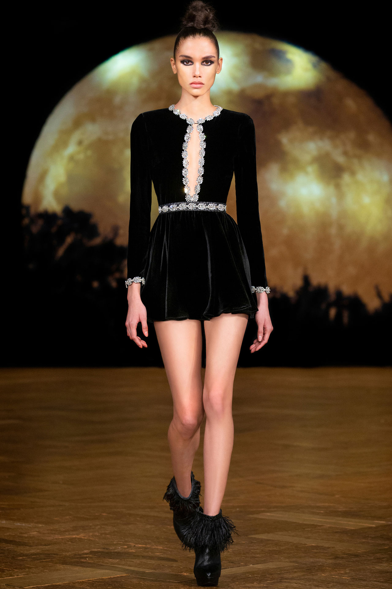 RUNWAY LOOKS - AUTUMN / WINTER 2022 - Collections